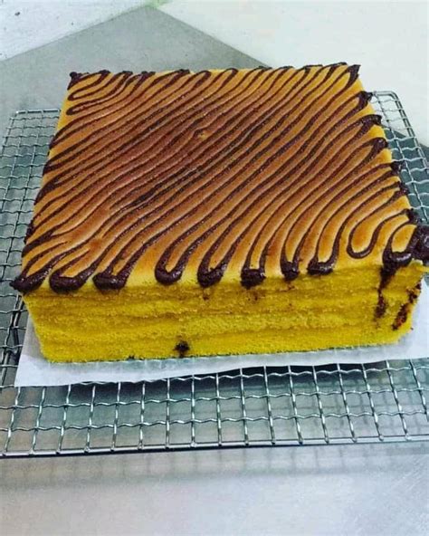 Layer Cake Food And Drinks Homemade Bakes On Carousell