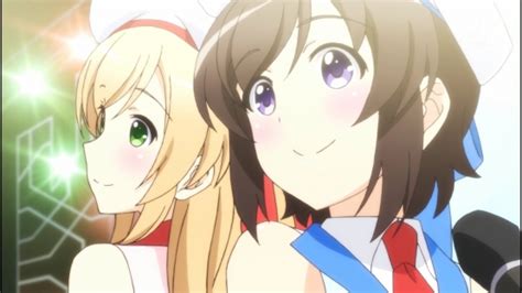 アニメ普通の女子校生がろこどるやってみたのイベント会場がまさかの小学校の体育館www 台風から避難してきた声豚収容所に見える やらおん