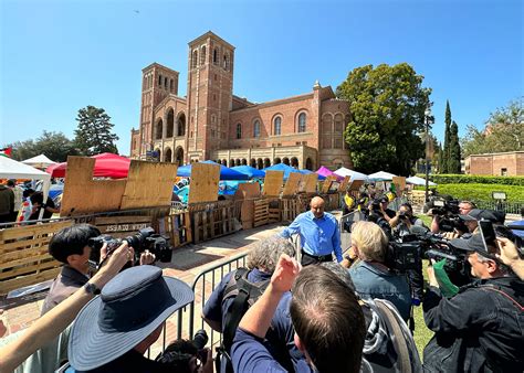 Its A Bad Situation Dr Phil Visits Ucla Campus