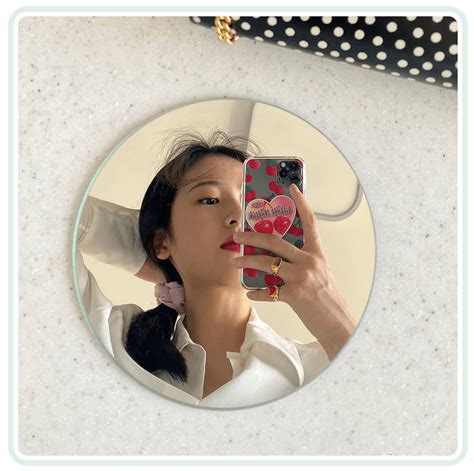 Jennie，宋妍霏集体中毒的自拍姿势，你还不会？ 搜狐大视野 搜狐新闻