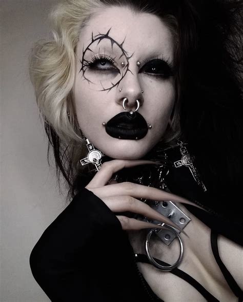 Avoideveryone On Ig Doll Eye Makeup Edgy Makeup Swag Makeup