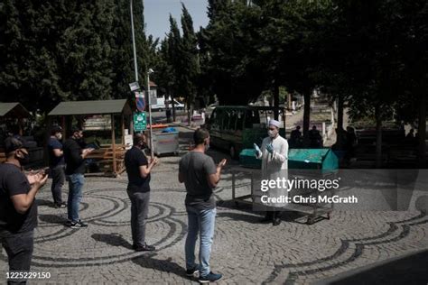 Zincirlikuyu Cemetery Photos And Premium High Res Pictures Getty Images