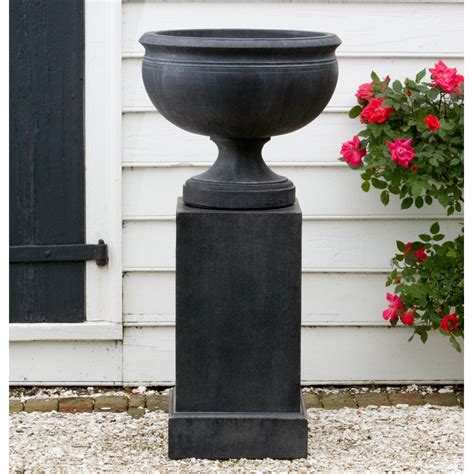 Williamsburg Plantation Urn On Classic Tall Pedestal