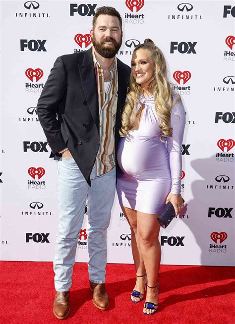 Jordan Davis Pregnant Wife Kristen Debuts Bump At Iheartradio Music Awards