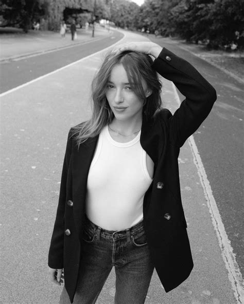 Pin By Zaar On Phoebe Phoebe Dynevor Phoebe Women