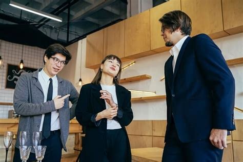 7 Mistakes You Must Avoid While Hiring Conveyancers Business Inside