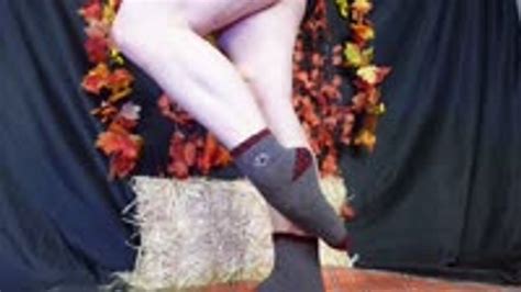 850x480 Grey Fuzzy Bat Socks And Muscular Calves Flexing Mp4 Deanna