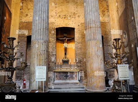 Italy Rome Pantheon Interior Cappella Del Crocifisso Chapel Of The