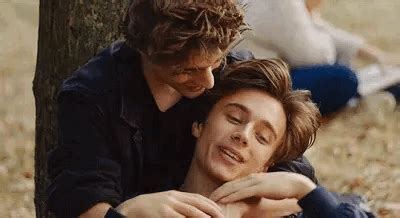 Pin By Michi On Tv Shows France Cute Gay Couples Kissing In The Rain