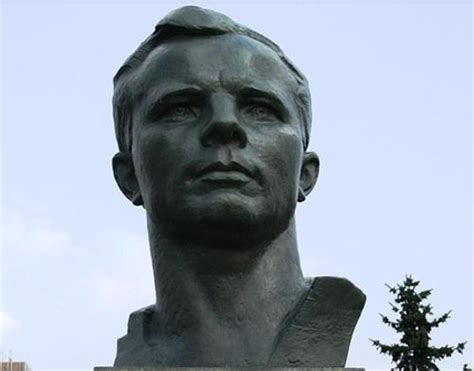 В Киеве демонтировали бюст Юрия Гагарина - Аргументы Недели