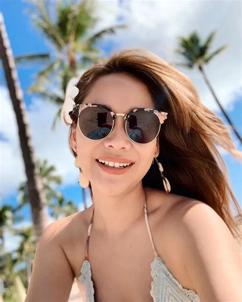 Making Netizens Focus Wrongly 8 Photos Of Bunga Citra Lestari Looking