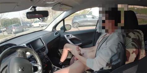 Cock Flash Car Part Mostro Il Cazzo A Due Troiette Che Chiacchierano Tnaflix Com