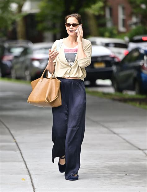 Katie Holmes Rocks Chic Layered Look In Nyc Street Style Inspiration