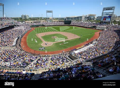 Omaha Ne Usa 22nd June 2025 There Is A Packed House At Charles