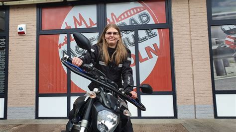 Jasmin (25) - Motorrad Fahrschule Köln
