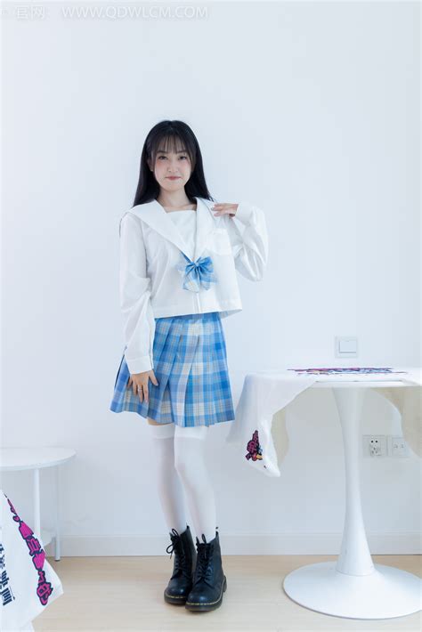 物恋传媒 No2398 嘉木 帆布鞋、马丁靴、过膝白袜（盲盒3） 微图坊