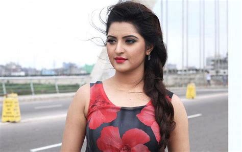 Bangladeshi Actress Pori Moni Beauty And Lipsticks Unseen P