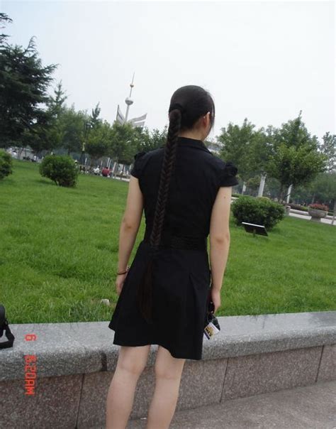 黑长发黑裙子动漫人 黑长发卷发 黑底动漫 大山谷图库