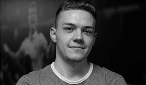 Er Wurde Nur 24 Jahre Alt Dazn Kommentator überraschend Gestorben Mopo