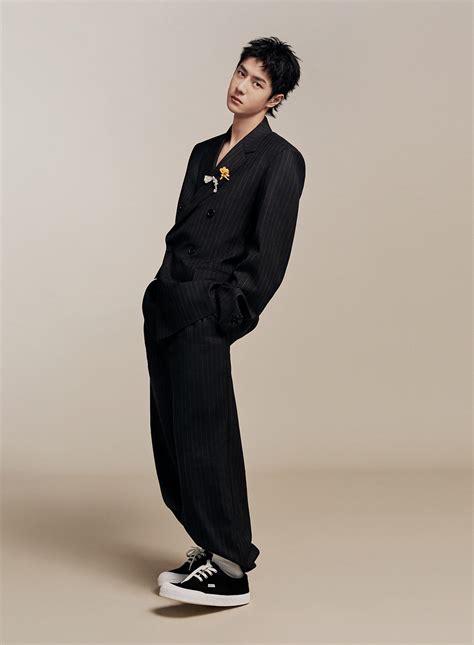 Loewe 家族再添一员！ Loewe 官宣中国演员 王一博 Wang Yibo 成为全球品牌代言人。 Iconicmen