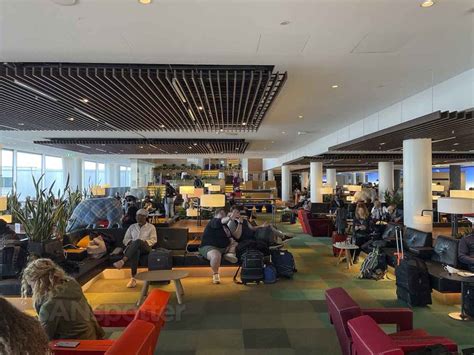 A Detailed Look Inside The Klm Crown Lounge In Amsterdam Sanspotter