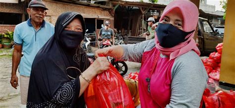 Receiving Assistance From The Government During The Corona Virus