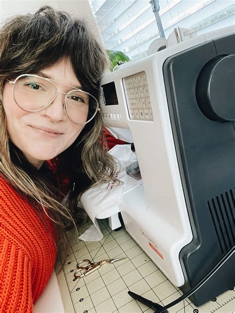 Nancy Bees Instagram Twitter And Facebook On Idcrawl