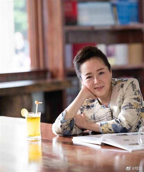 恬妞难得晒出近况 也是引来了不少网民的关注 头发也是剪的非常短就像个男孩子 娱乐新闻 东方娱乐网