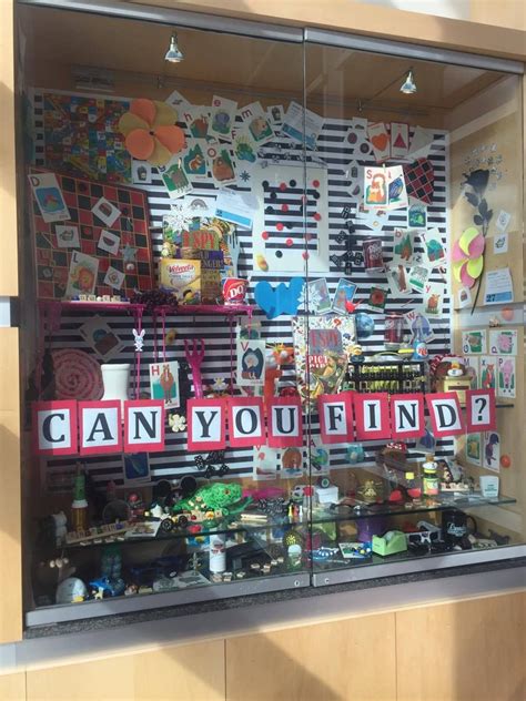 Pin By Nikihabs On Display Case Back To School Window Display Library Book Displays Glass