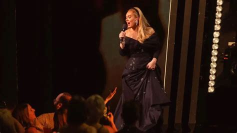 Adele Detiene Su Concierto Para Defender A Un Fanático Video Rpp
