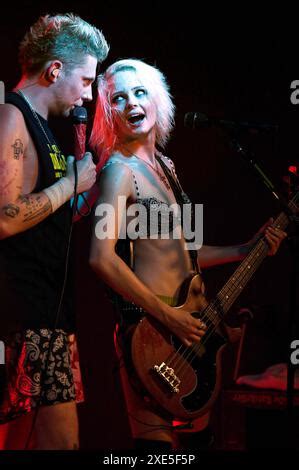 Sam Matlock Und Milkie Way Von Wargasm Live Bei Einem Konzert Im Lux