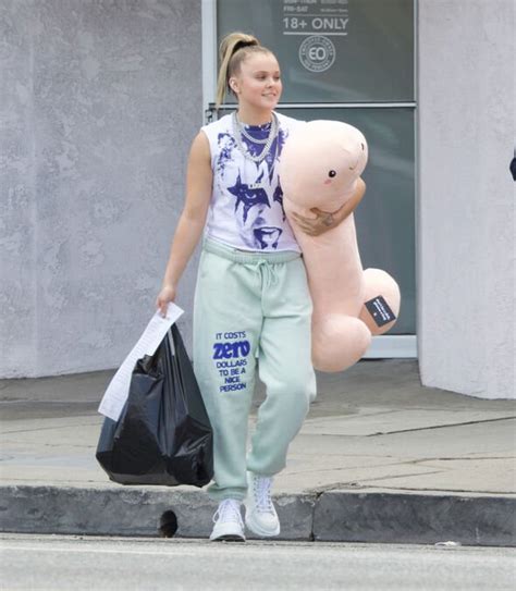 Jojo Siwa Leaves Adult Store With Giant Toy After Ditching Good Girl