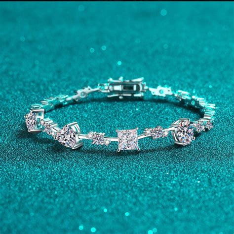 Robert And Dawn With Exclusively Gold Outstanding Prices Make It Easy To Bring Uptown Elegance