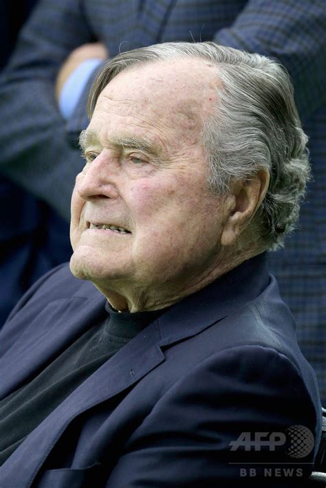 父ブッシュ氏、肺炎で集中治療室に バーバラ夫人も入院 写真2枚 国際ニュース：afpbb News