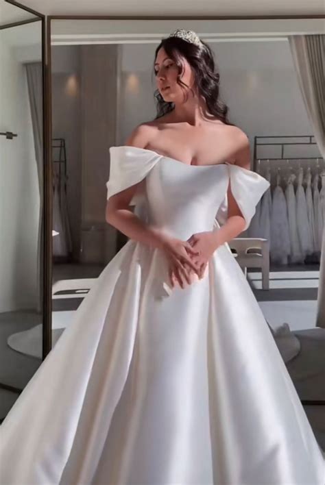 Royal Silk Wedding Gowm Dress A Line Bridal Gowns Satin Bridal Gowns