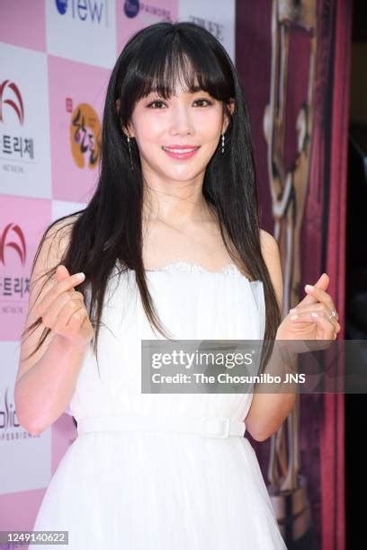 Lee Yoo Ri Photos And Premium High Res Pictures Getty Images