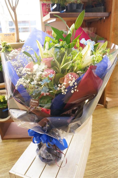 オリエンタルリリーとバラのシックな花束