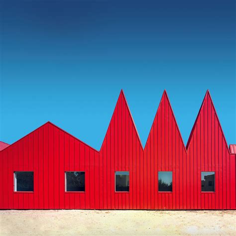 Cuando La Arquitectura Tiñe Los Edificios De Rojo Architectural