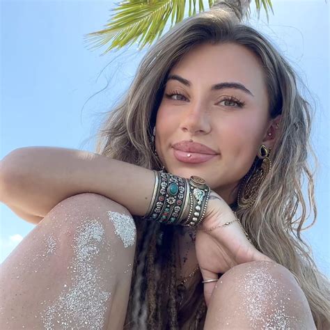 🤲🏼☺️ • • ⛵️ Hippiestyle Hippies Dreadlocs Hippiegirl Hippiechic