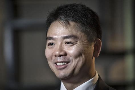 Richard Liu ซีอีโอ บริจาคหุ้นกว่า 2 พันล้านเหรียญฯ เพื่อการกุศล