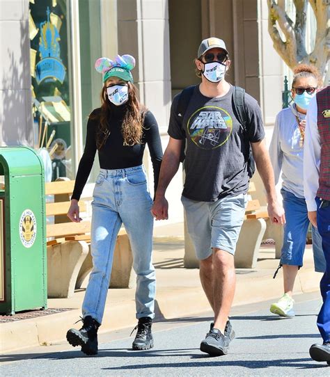 Aaron Rodgers Fiancée Shailene Woodley Get Cozy At Disney World