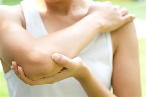 Elbow Fracture Signs Symptoms And When To Seek Care