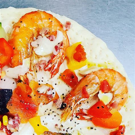 ピザヨッカー 【pizza Yocker】 夏メニューを試作😤 大きな海老ちゃん！ 殻をむき忘れた😲💦💦💦 のではないので ご安心を😏