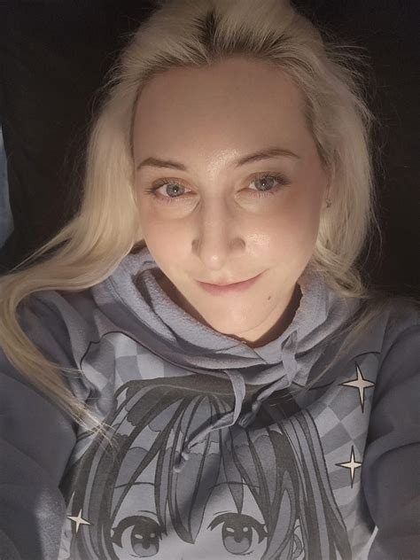 Just A Humble Cozy Selfie R Palebeauties