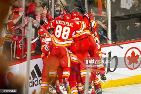 Calgary Flames Game Photos And Premium High Res Pictures Getty Images