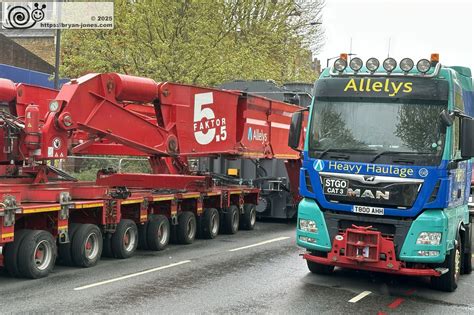 Massive Lorry On The Old Kent Road Out And About