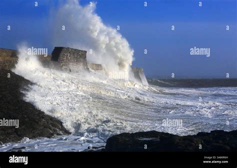 Storm Waves Storm Eowyn Porthcawl Pier South Wales United Kingdom