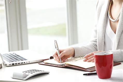 Attorney Artist Maggie Jo Hilliard Kentucky Florida Offices