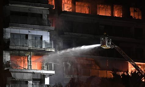 España Impactantes Imágenes Del Incendio Que Devora Edificio En Valencia