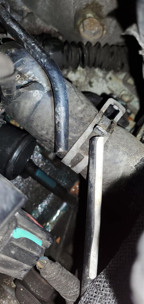 Help identifying a broken conduit : r/MechanicAdvice